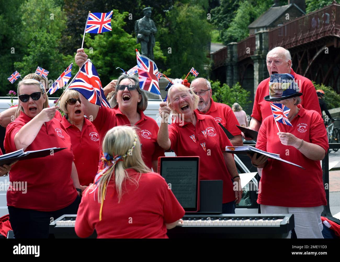 The Darby Singers entertaining crowds celebrating the Queen's Platinum ...