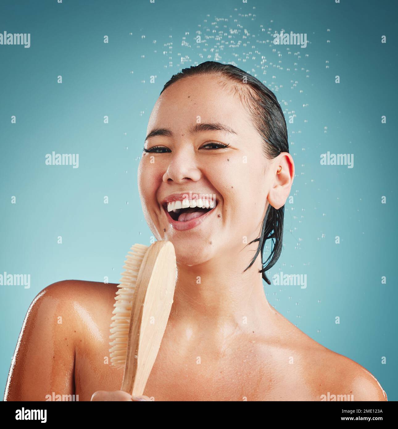 Asian female bath hi-res stock photography and images - Alamy