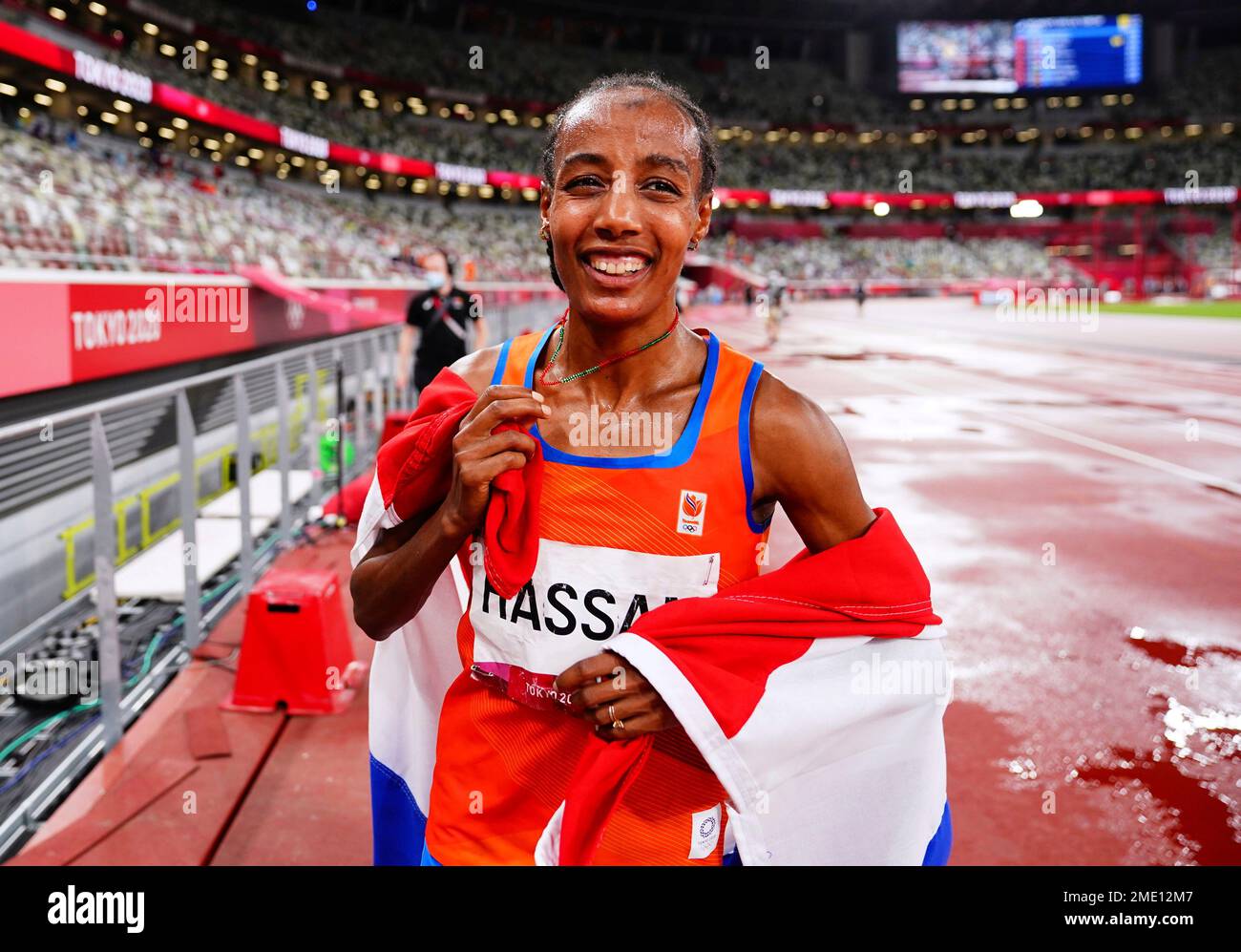 Sifan Hassan of the Netherlands celebrates winning the gold medal in ...