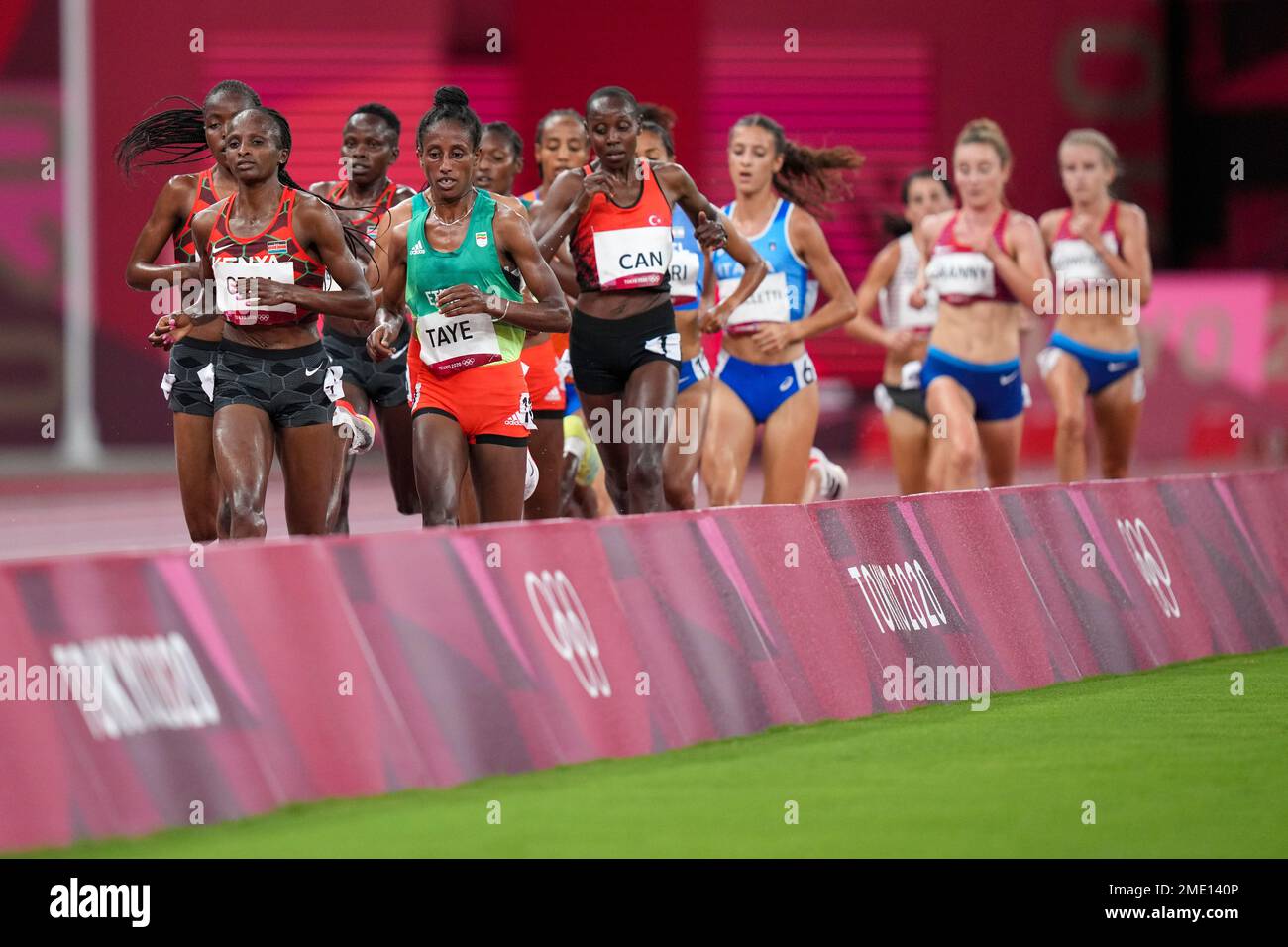 Runners compete in the women's 5,000-meter final at the 2020 Summer ...