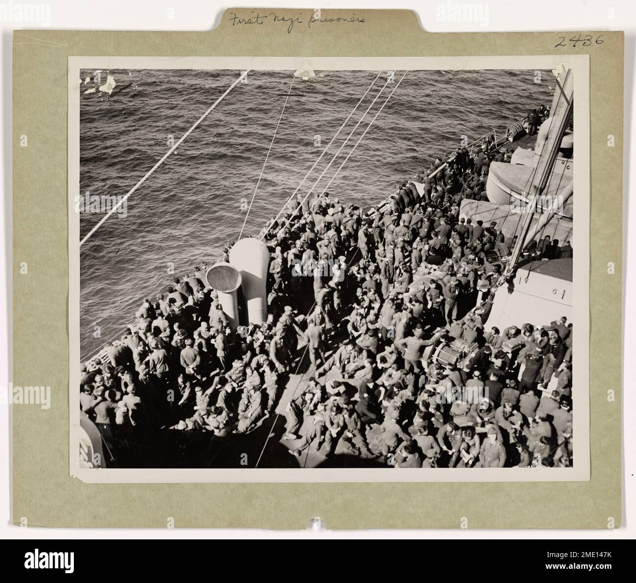 Hundreds of German prisoners captured in Normandy and the drive toward ...