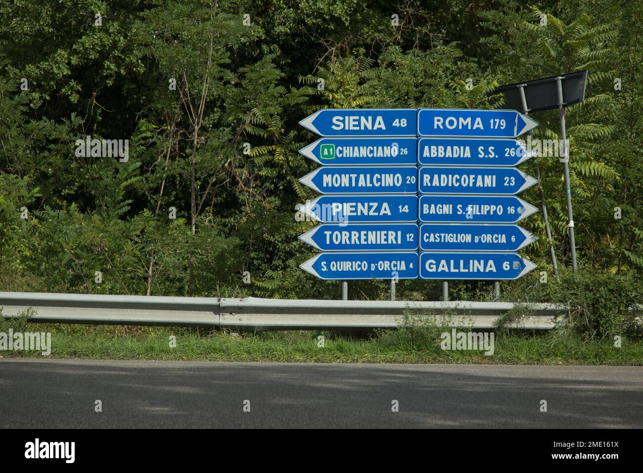 Road signs in the countryside of Tuscany, Italy Stock Photo - Alamy