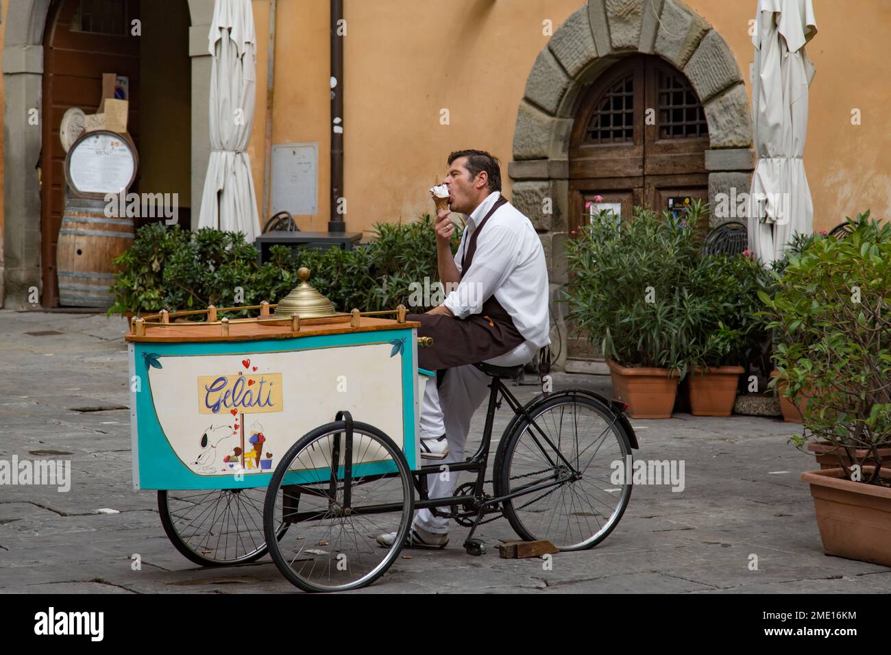 Snoopy gelateria hi-res stock photography and images - Alamy