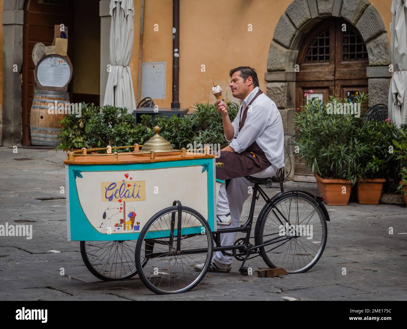 Snoopy gelateria hi-res stock photography and images - Alamy