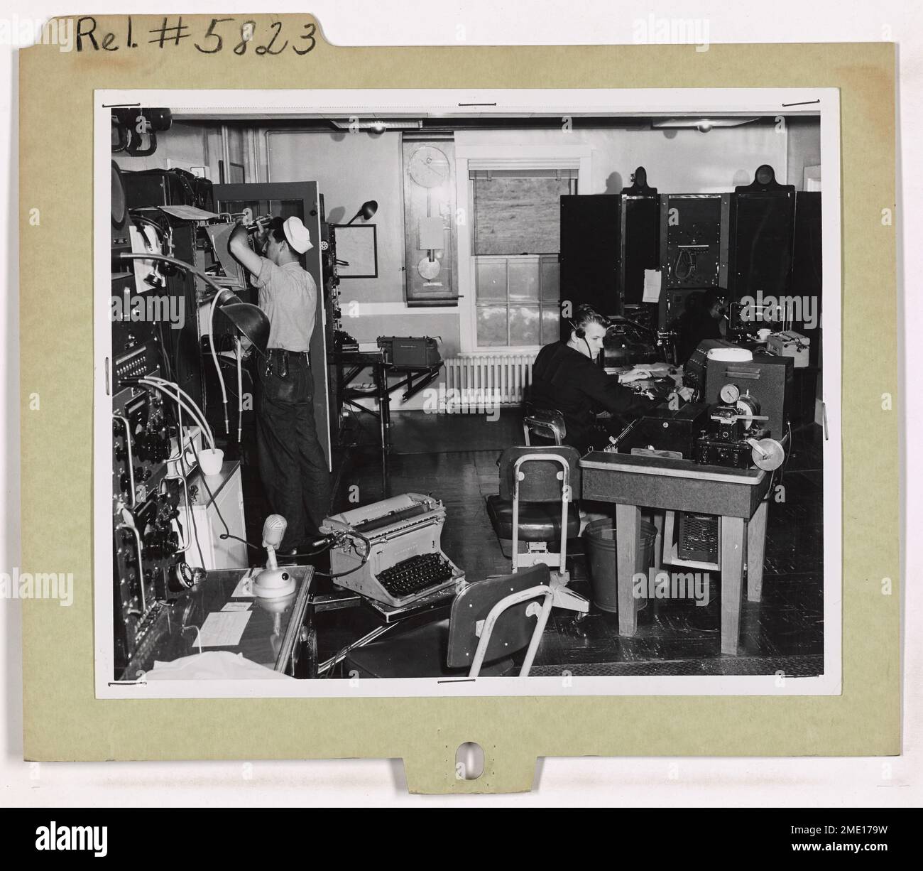 Radiomen hi-res stock photography and images - Alamy