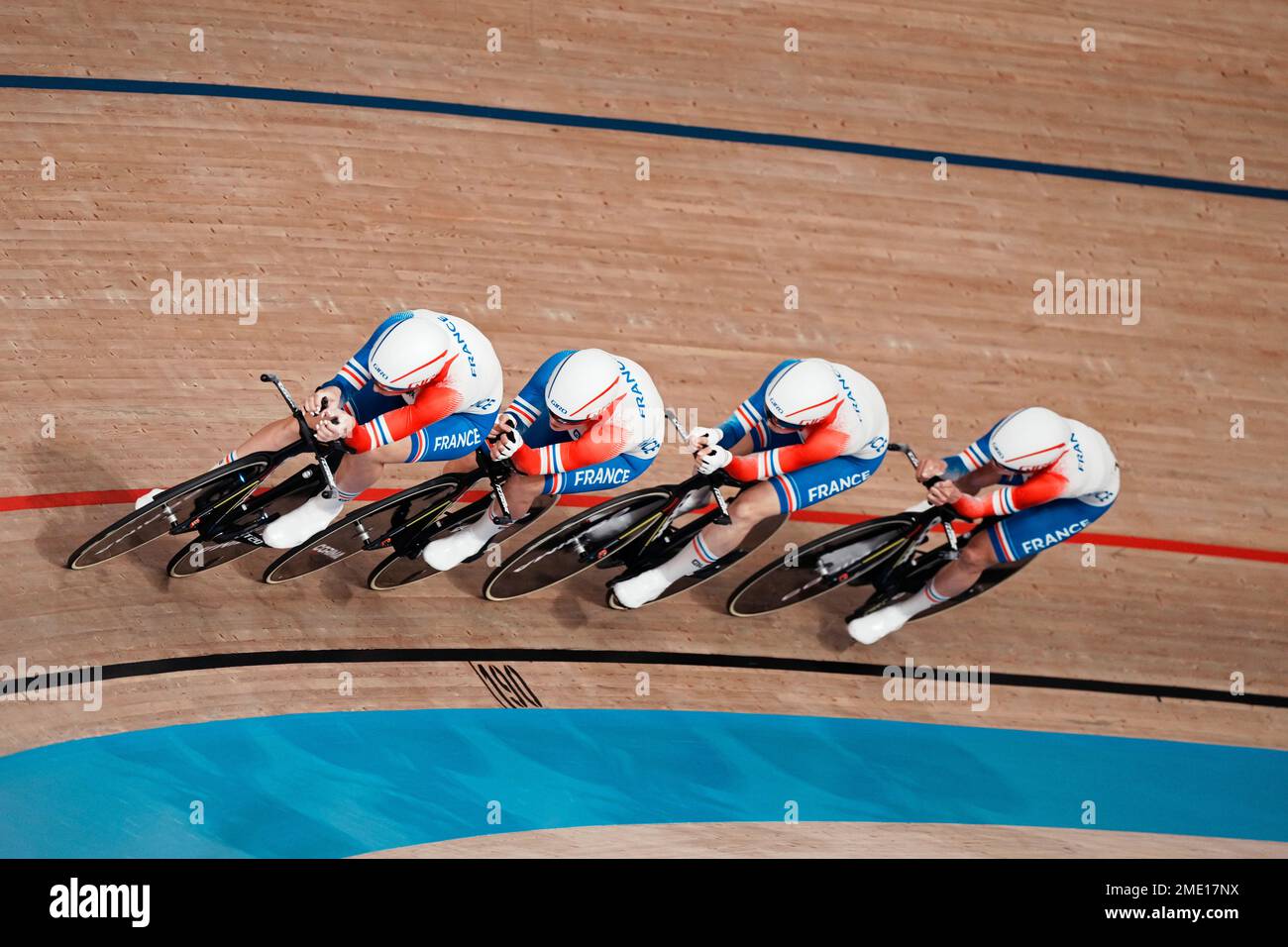 Team France competes during a qualifying heat for track cycling women's ...