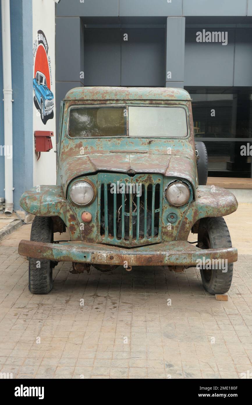 Old rusty jeep hi-res stock photography and images - Alamy