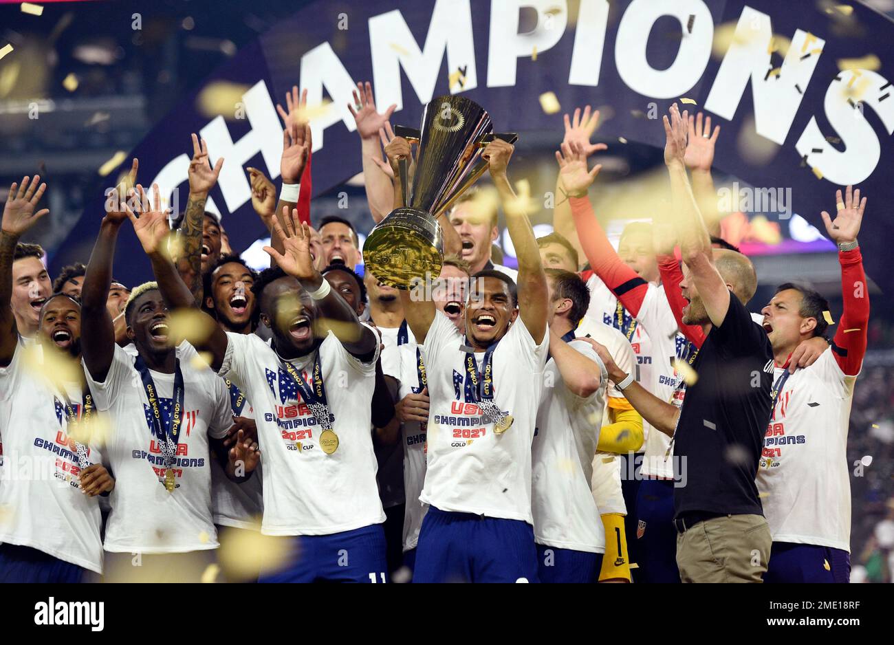 United States celebrate their extra-time victory over Mexico in the ...