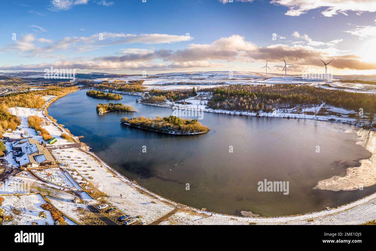 Frozen lake valley surrounded snow hi-res stock photography and images ...