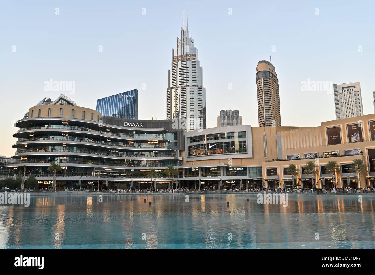 Dubai funtain hi-res stock photography and images - Alamy
