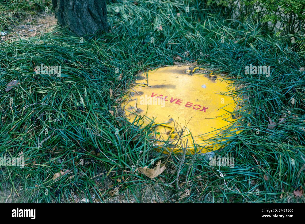 Valve manhole hi-res stock photography and images - Alamy