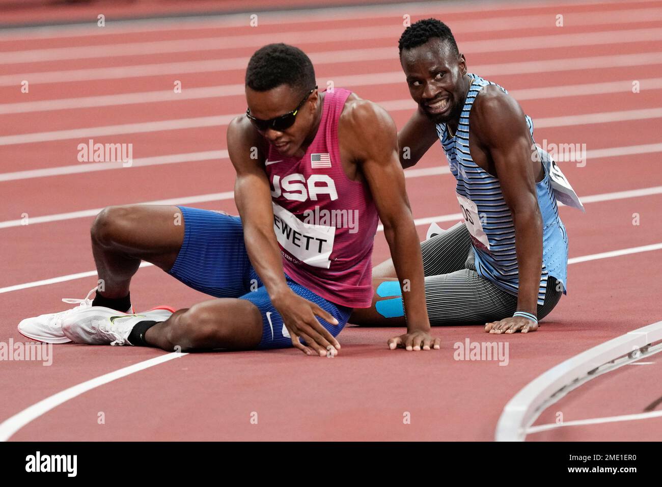 Isaiah Jewett, of the United States, and Nijel Amos, right, of Botswana ...