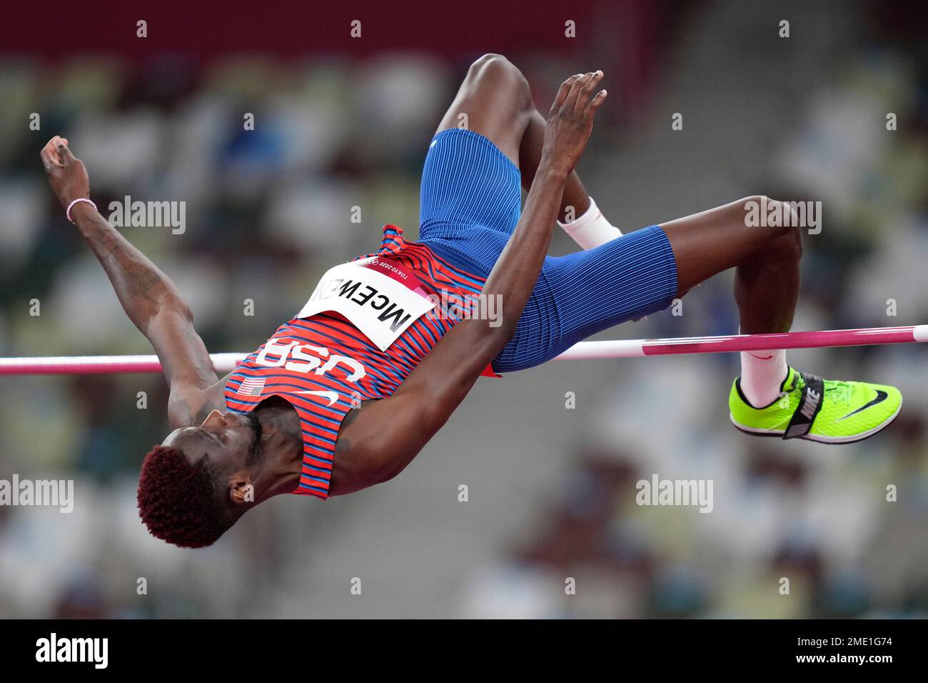 Shelby Mcewen, of United States, competes in the final of the men's ...