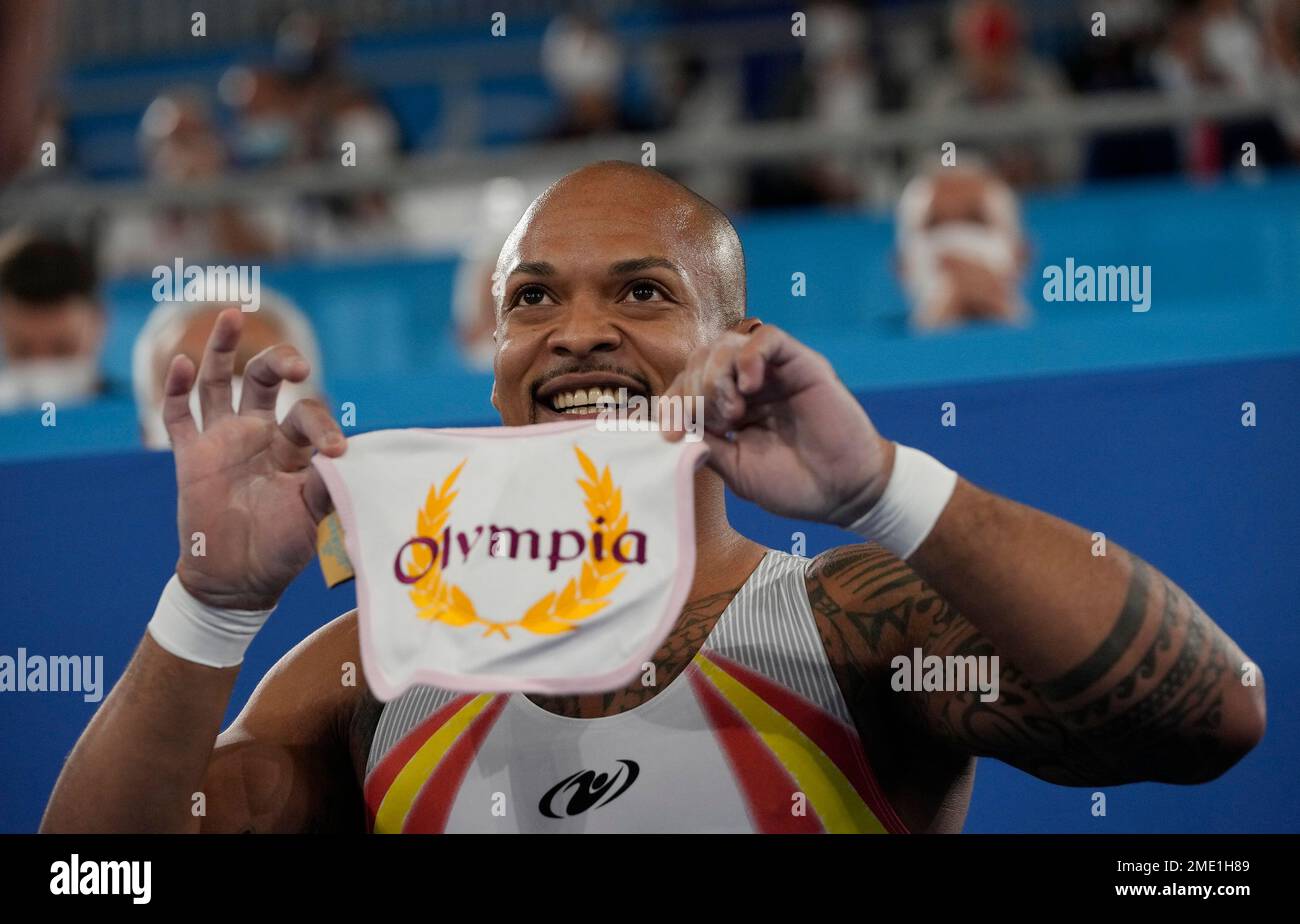 Rayderley Zapata of Spain, celebrates after performing on the floor ...