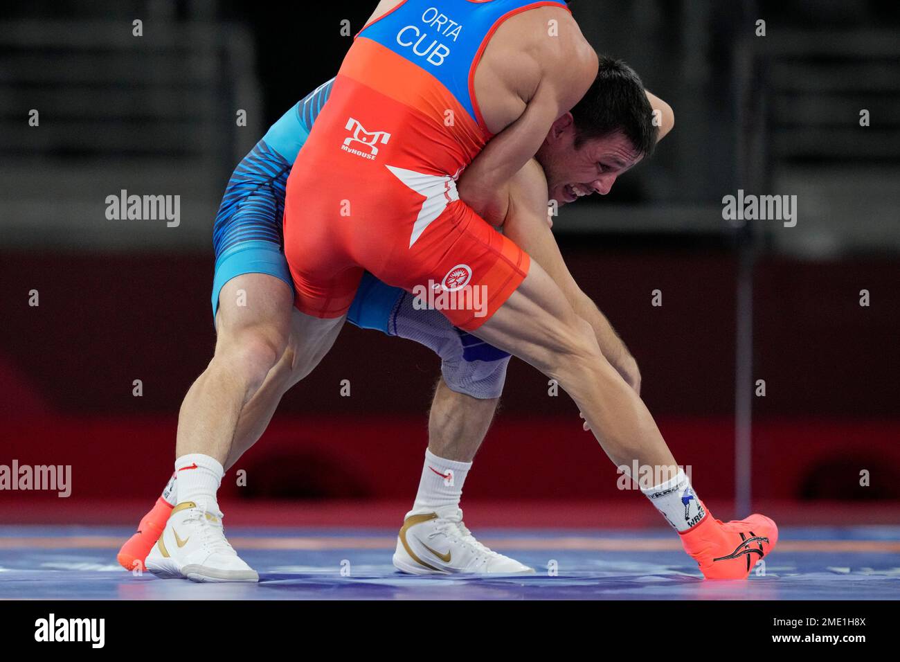 United States' Ildar Hafizov, right, and Cuba' s Luis Orta Sanchez ...