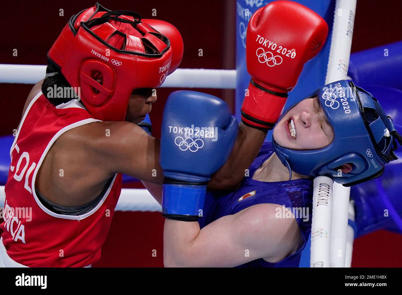 Columbia's Ingrit Lorena Valencia Vistoria, left, exchanges punches ...