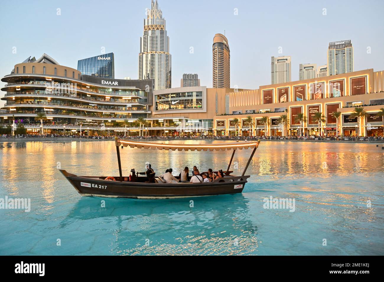Dubai funtain hi-res stock photography and images - Alamy