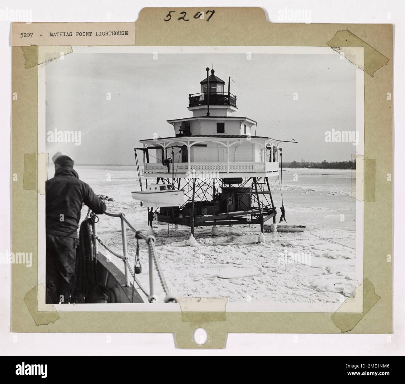 Small crew navigates hi-res stock photography and images - Alamy