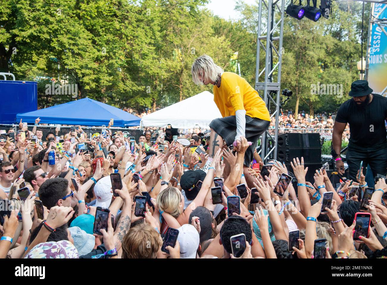 Machine Gun Kelly performs a surprise set on the Bud Light Seltzer ...