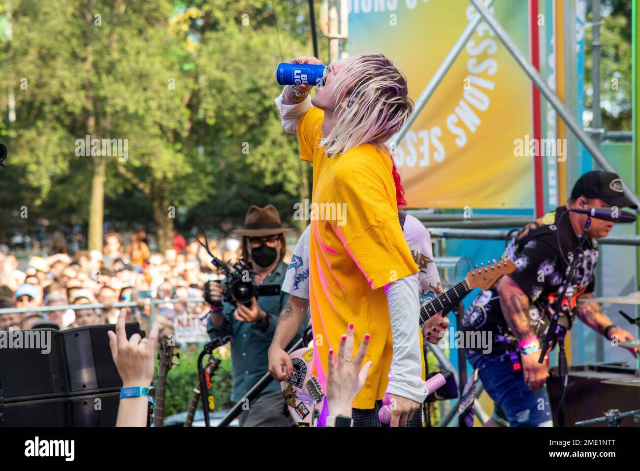 Machine Gun Kelly performs a surprise set on the Bud Light Seltzer ...