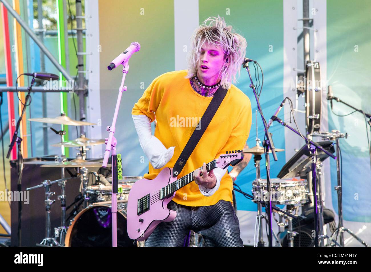 Machine Gun Kelly performs a surprise set on the Bud Light Seltzer ...