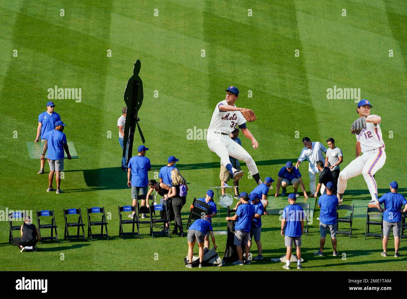 A Citi Field crew sets up giant cardboard cutouts of pitcher Ron ...