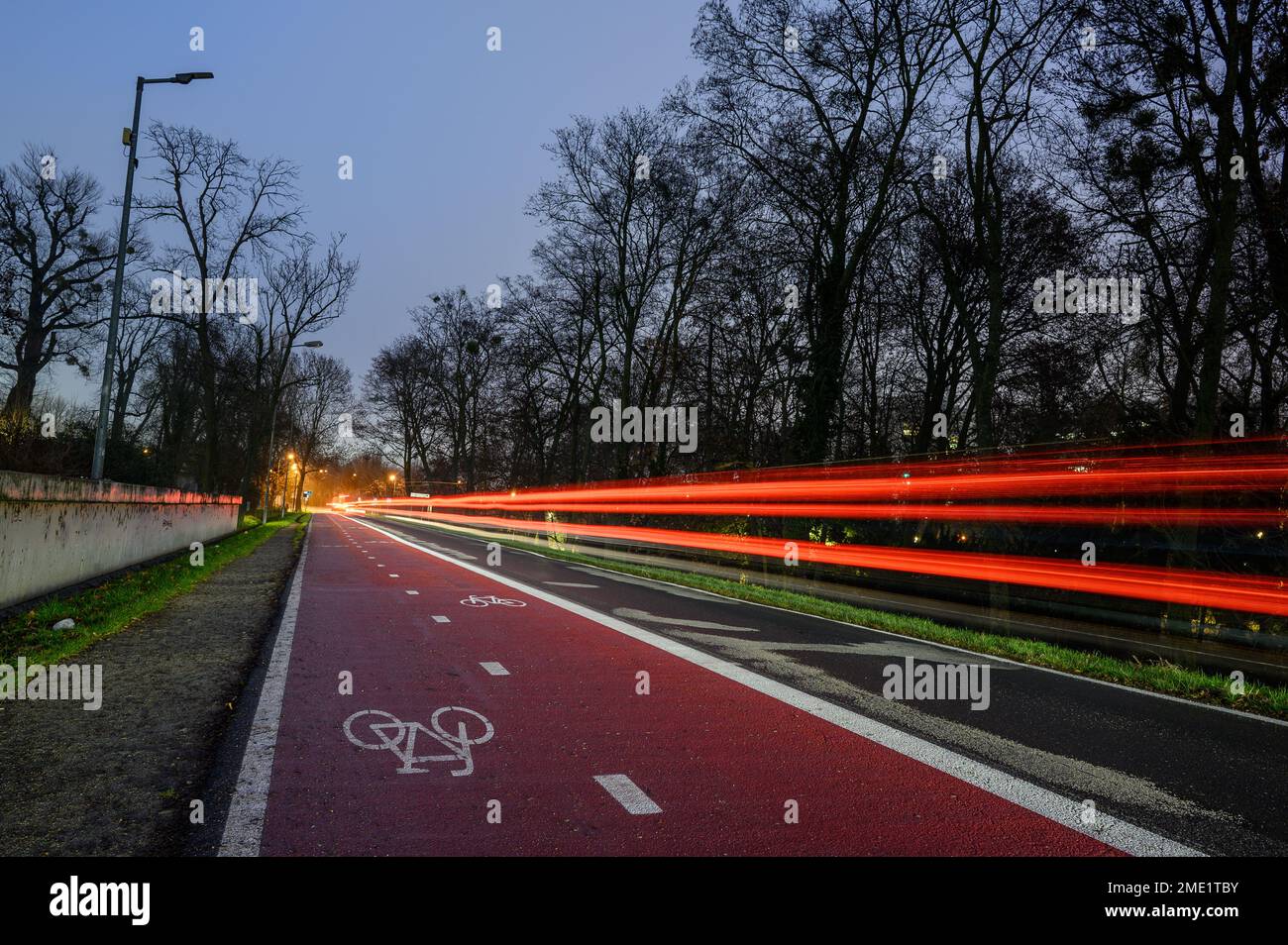 Cycle lane traffic lights hi-res stock photography and images - Alamy