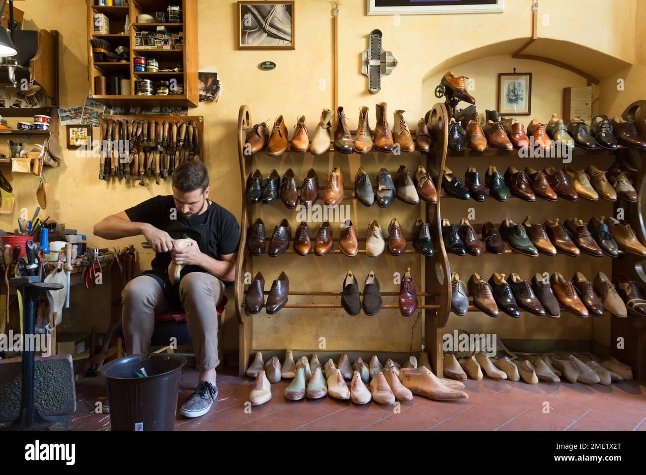 Shop shoemaker shoes hi-res stock photography and images - Alamy