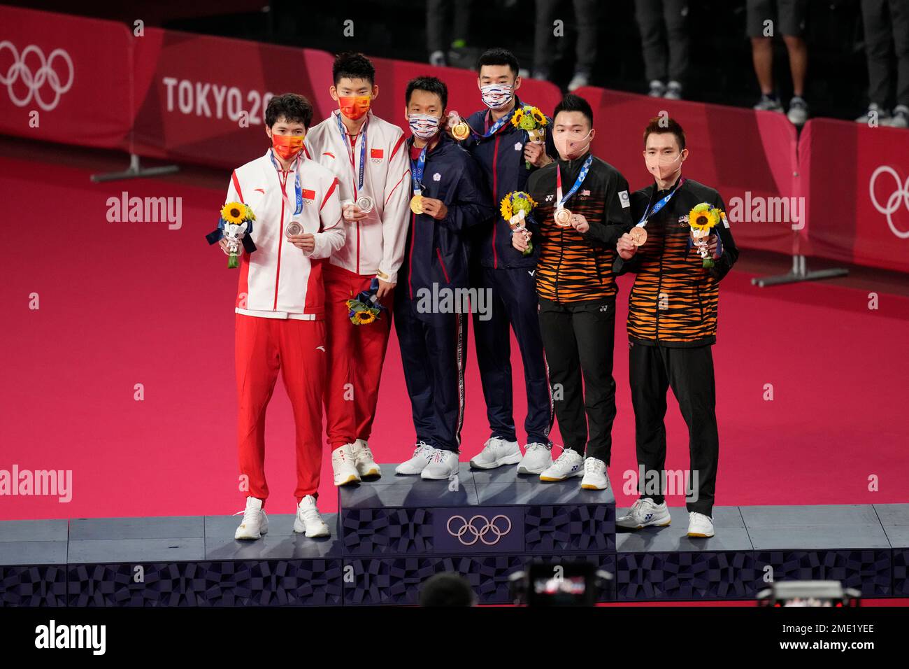From left, Silver medalists Li Jun Hui and Liu Yu Chen of China, Gold medalists Taiwan's Wang ...