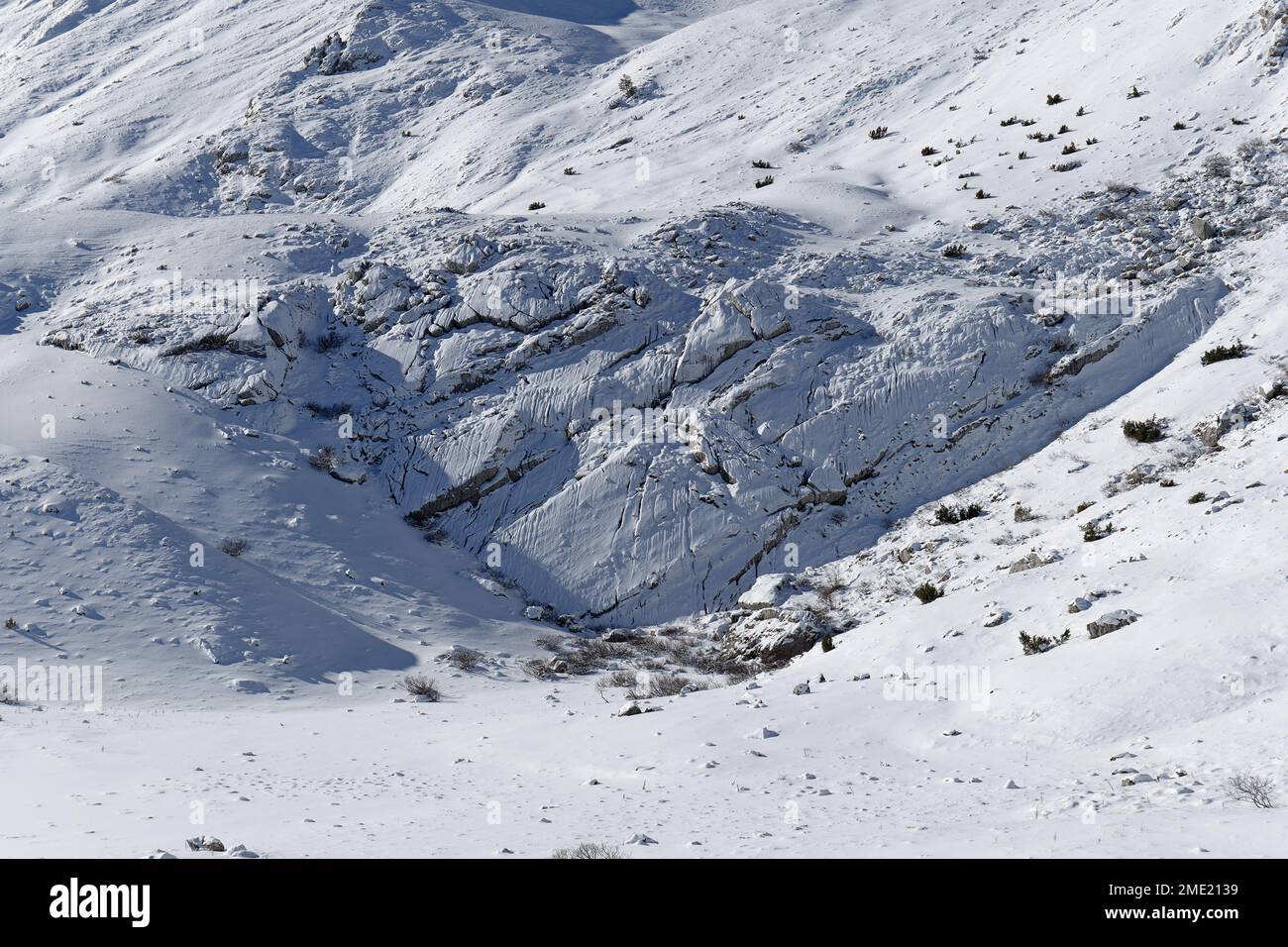 Amazing view of the mountain full of snow in the winter during a sunny ...