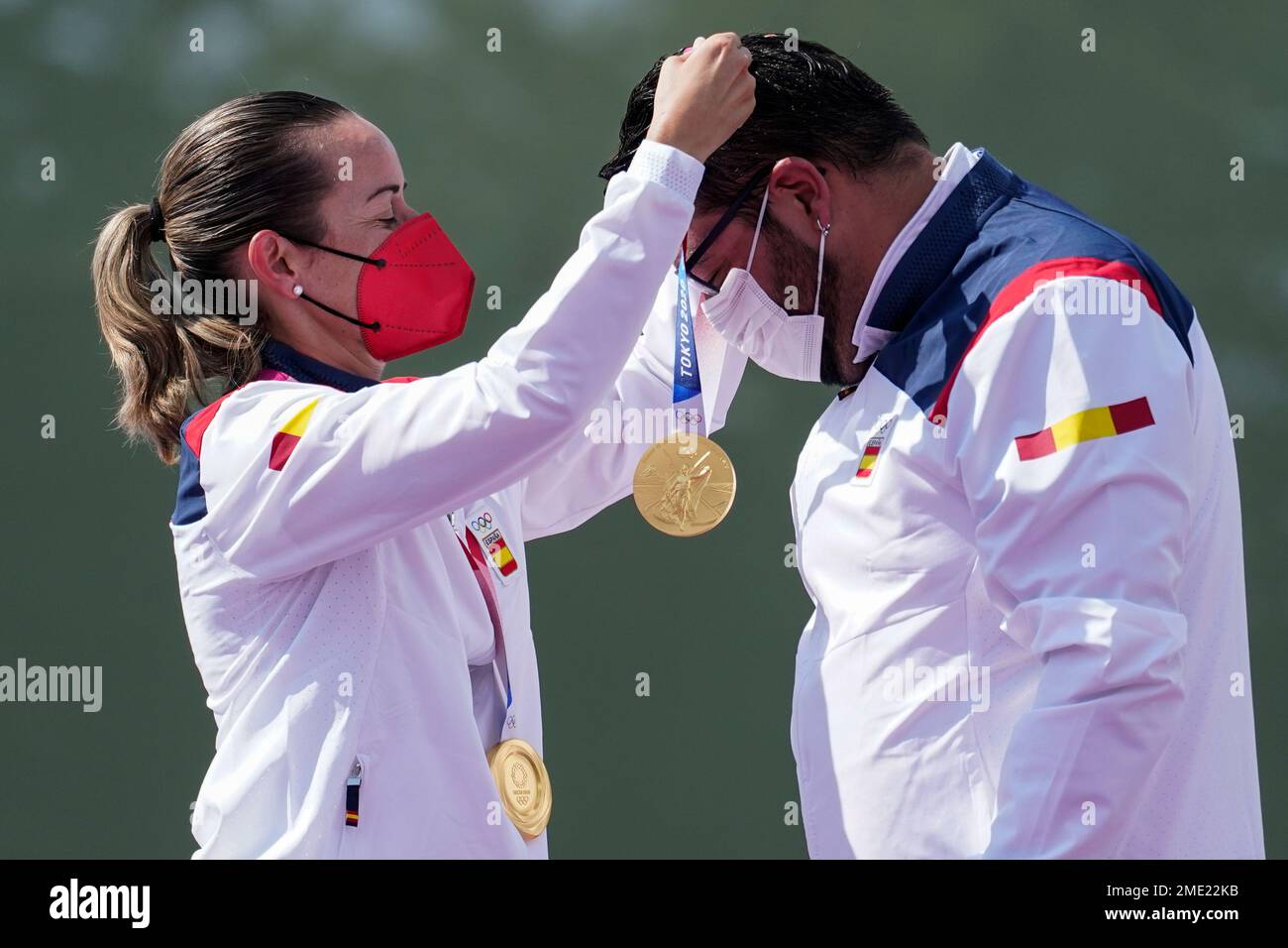 Fatima Galvez, places the gold medal on her teammate Alberto Fernandez ...