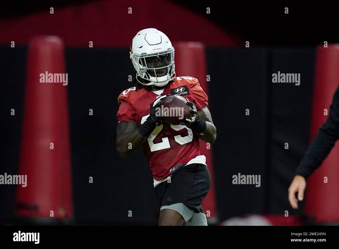 Arizona Cardinals running back Jonathan Ward makes a catch during NFL ...