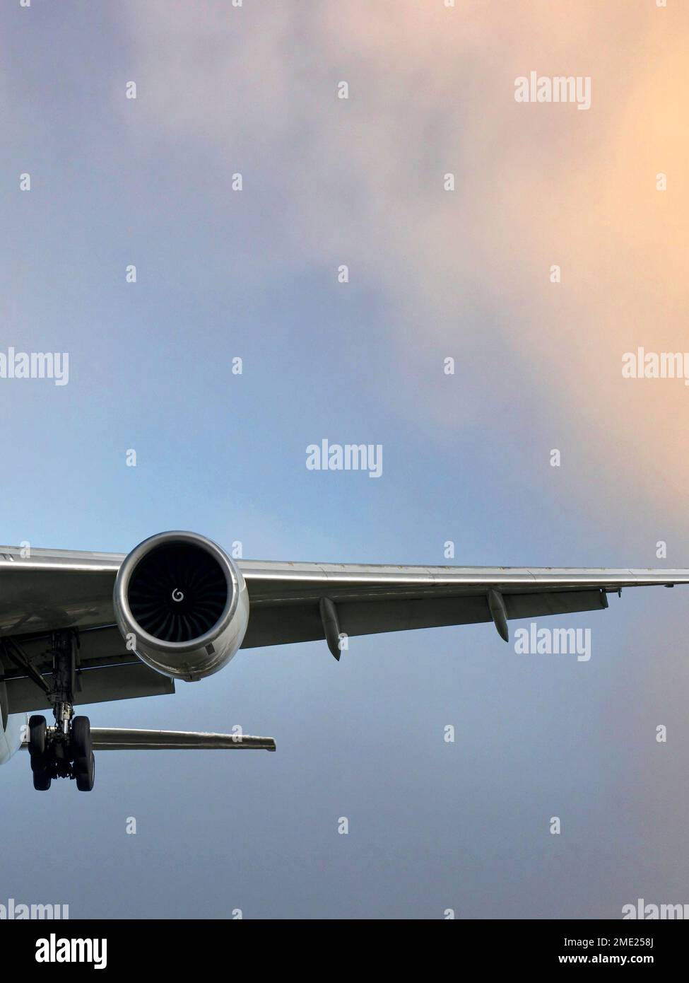 Unmarked airliner hi-res stock photography and images - Alamy