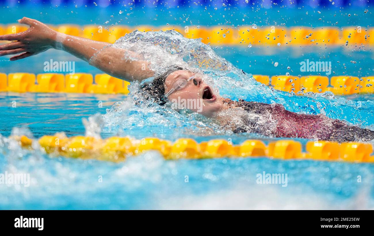 Phoebe Bacon swims in the women's 200-meter backstroke final at the ...