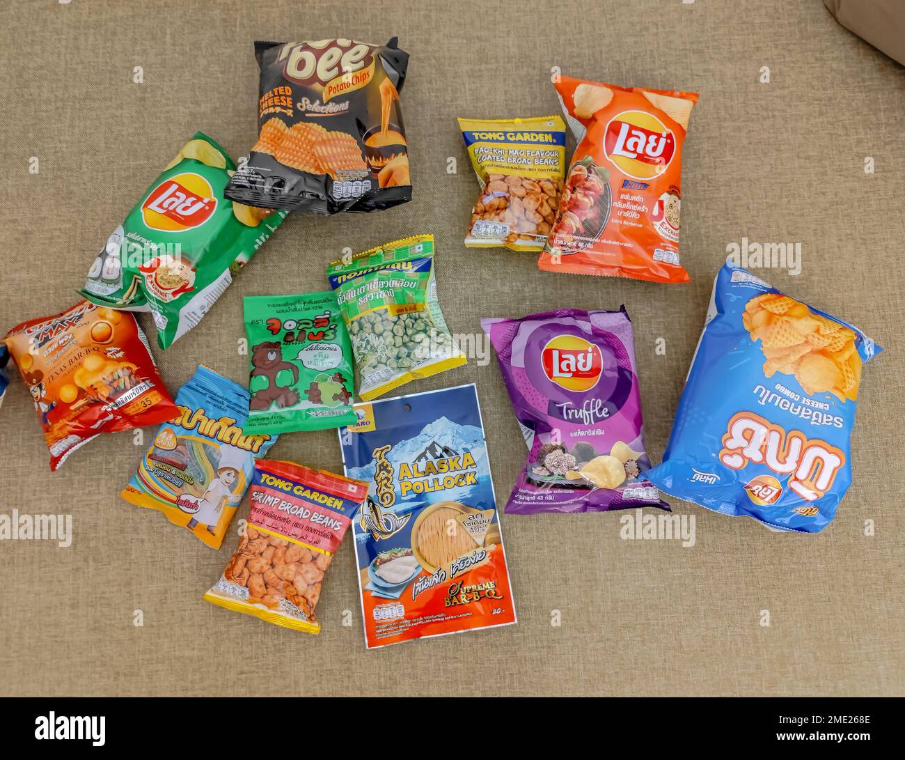 Lays chips packet hi-res stock photography and images - Alamy