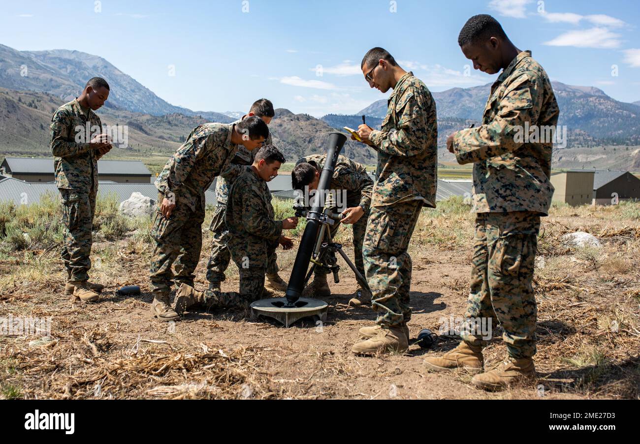 U.S. Marines with Weapons Company, 1st Battalion, 24th Marine Regiment ...