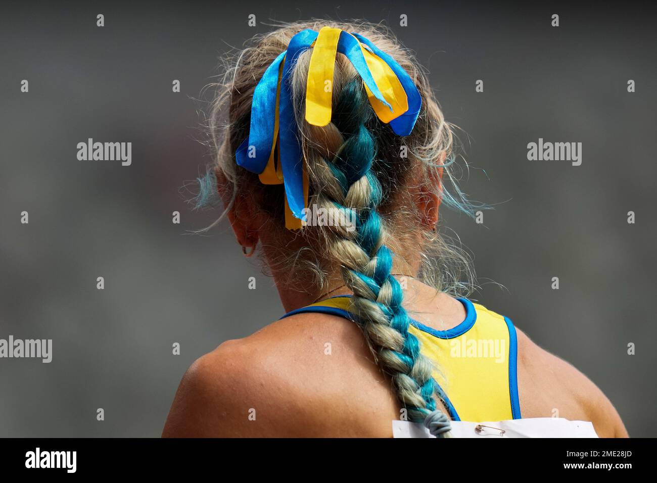 Ukraine Lady Braid Hair Johnny Weir Braids Hair In Tribute To Ukraine