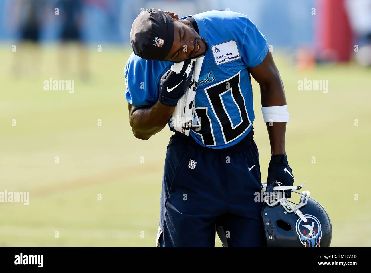 Tennessee Titans cornerback Quenton Meeks (40) takes a break during NFL ...