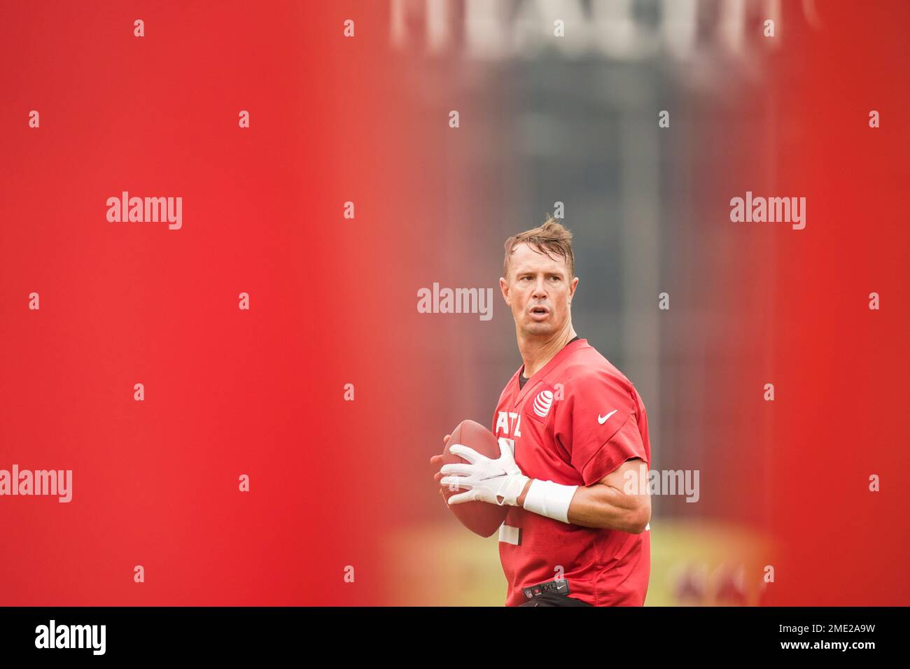 Atlanta Falcons quarterback Matt Ryan (2) sets back to pass during NFL ...