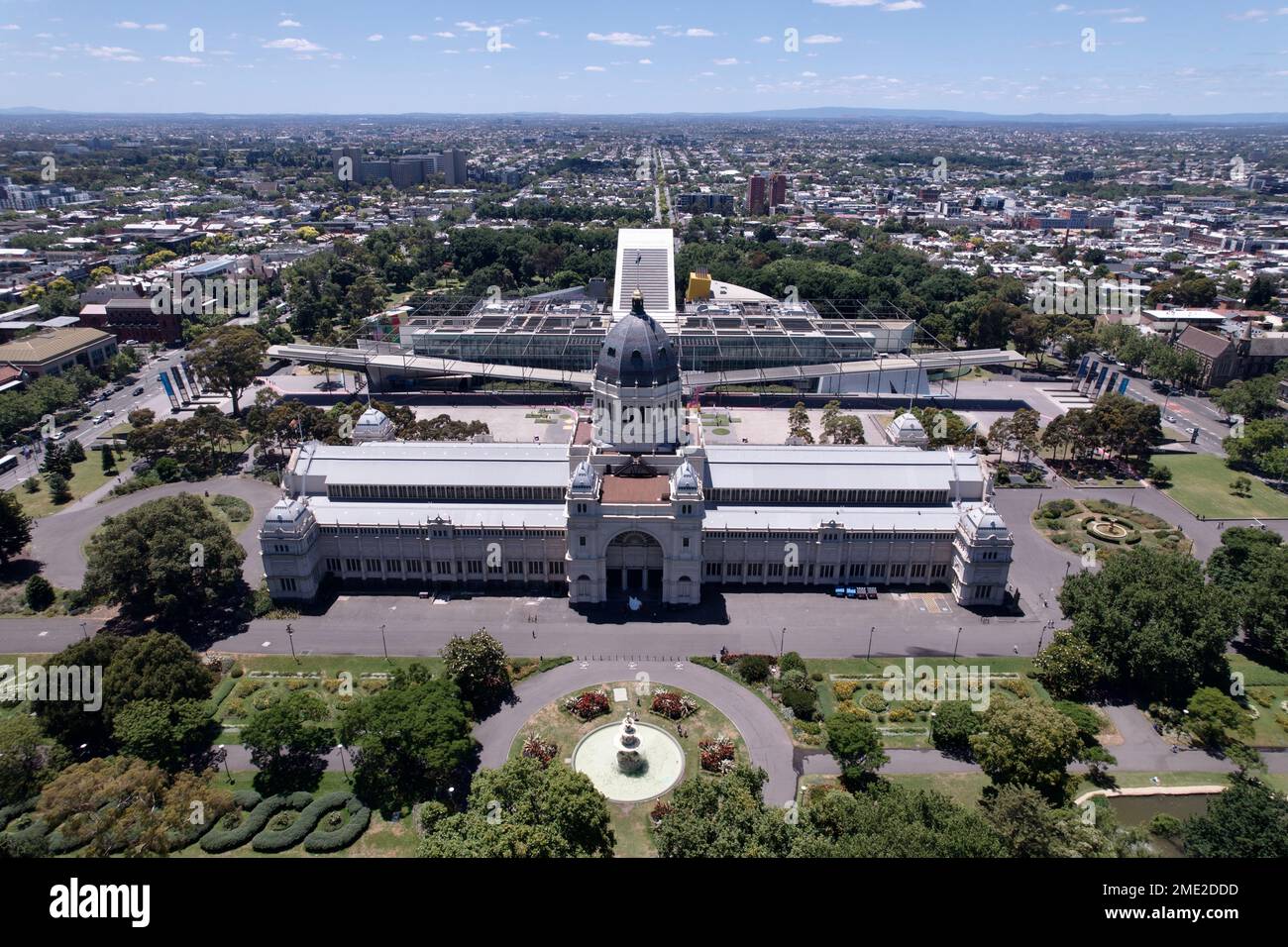 The Melbourne's Iconic Royal Exhibition building with Melbourne Museum ...