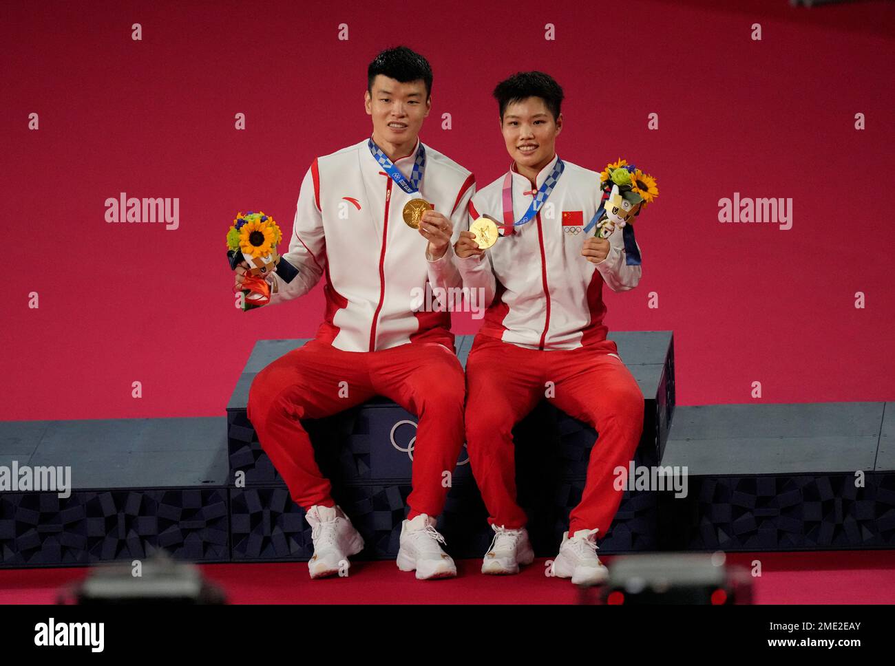 Gold medalist Wang Li Lyu and Huang Dong Ping, right, of China ...