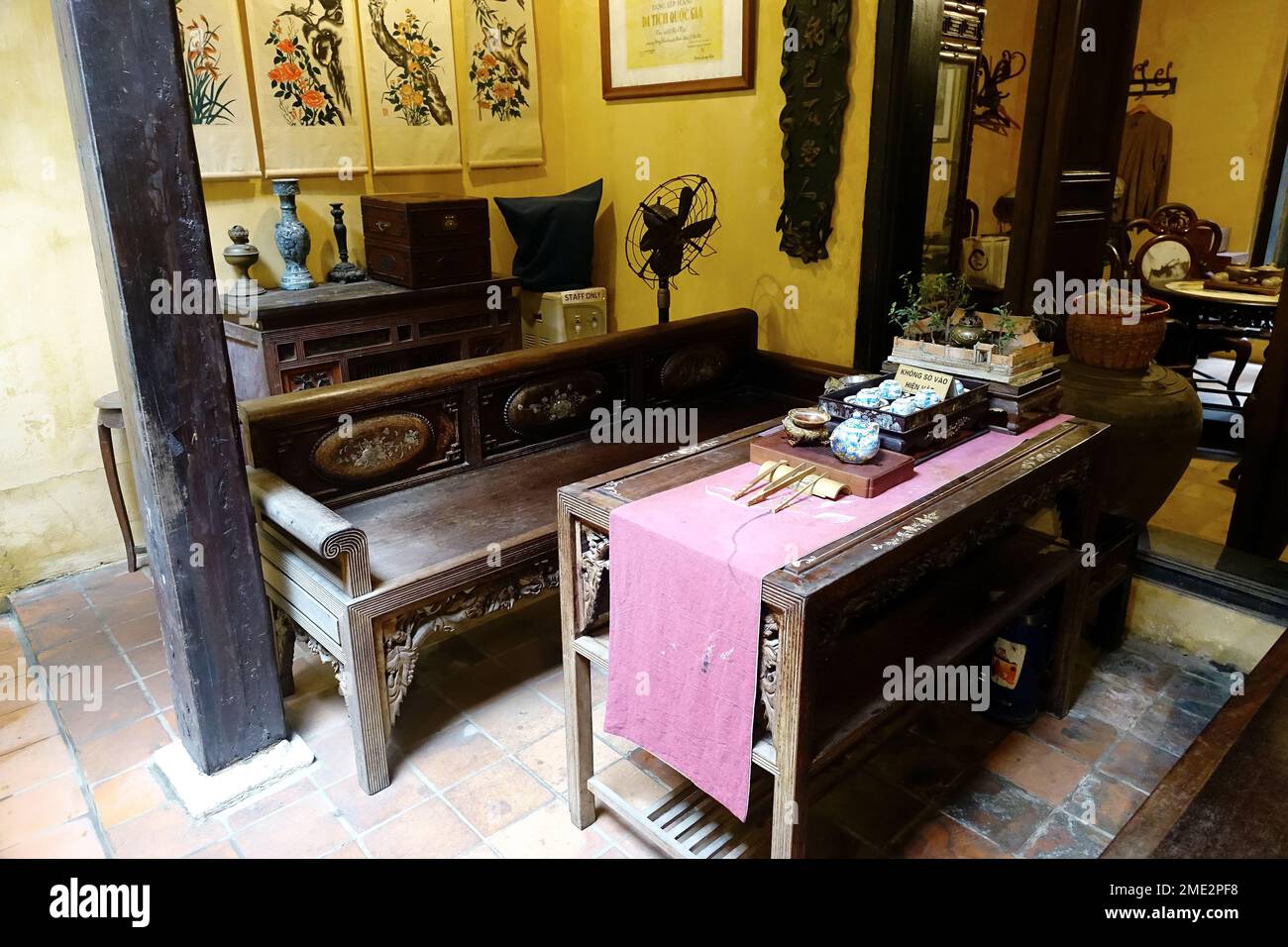 Interior detail old merchant house in the old quarter of Hanoi, Hà Nội ...