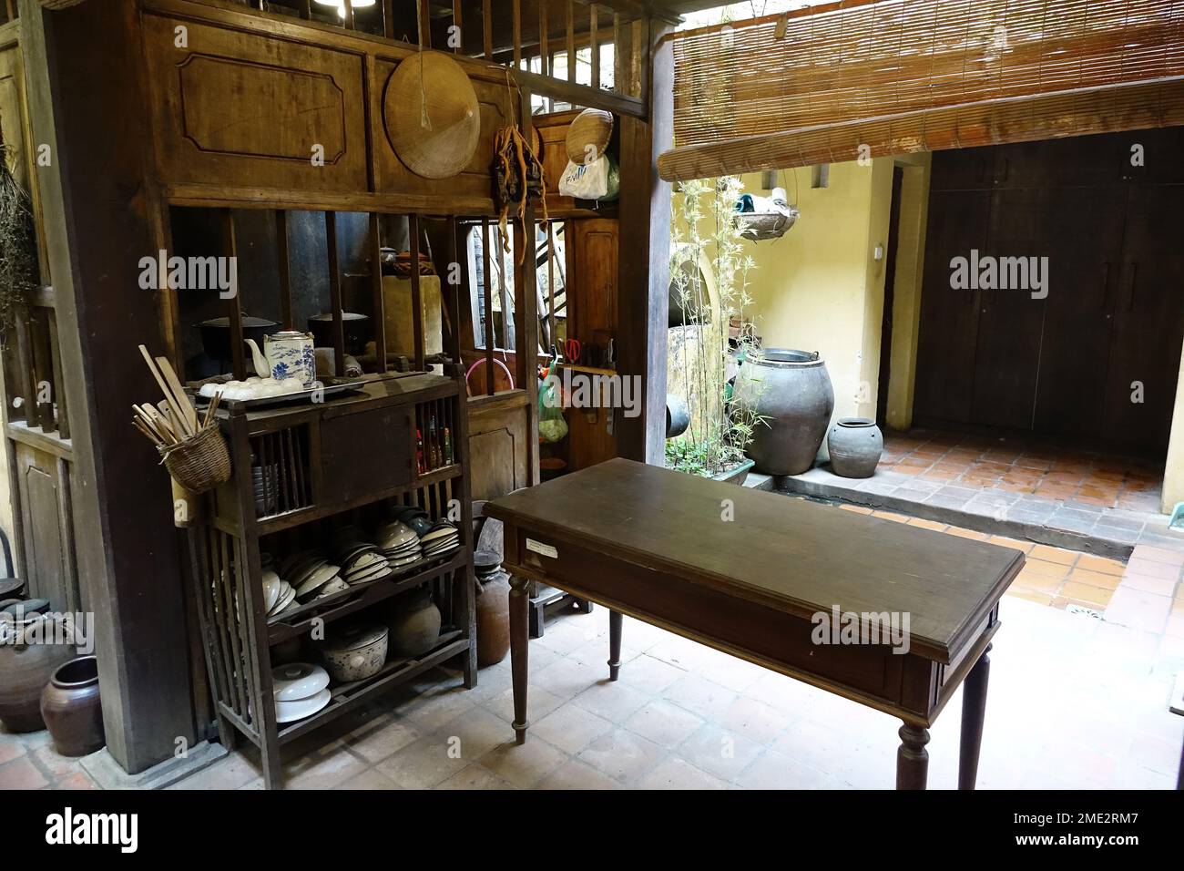 Interior detail old merchant house in the old quarter of Hanoi, Hà Nội ...