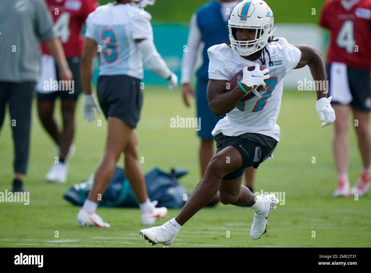 Miami Dolphins wide receiver Jaylen Waddle runs drills during NFL ...