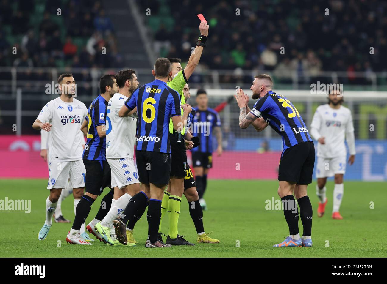 Milan skriniar red card hi-res stock photography and images - Alamy