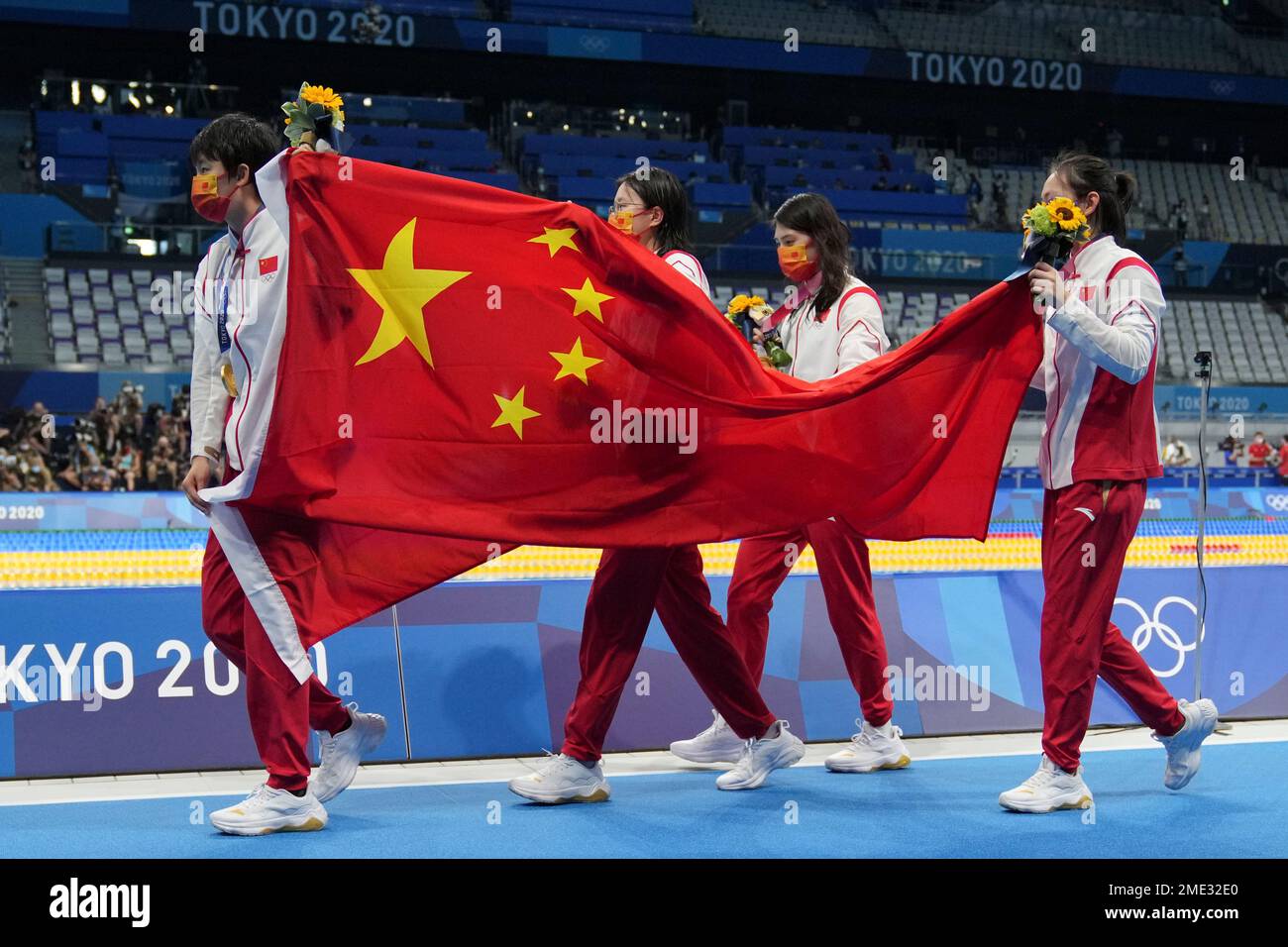 China's women's 4x200-meter freestyle relay team, of Yang Junxuan, Tang ...