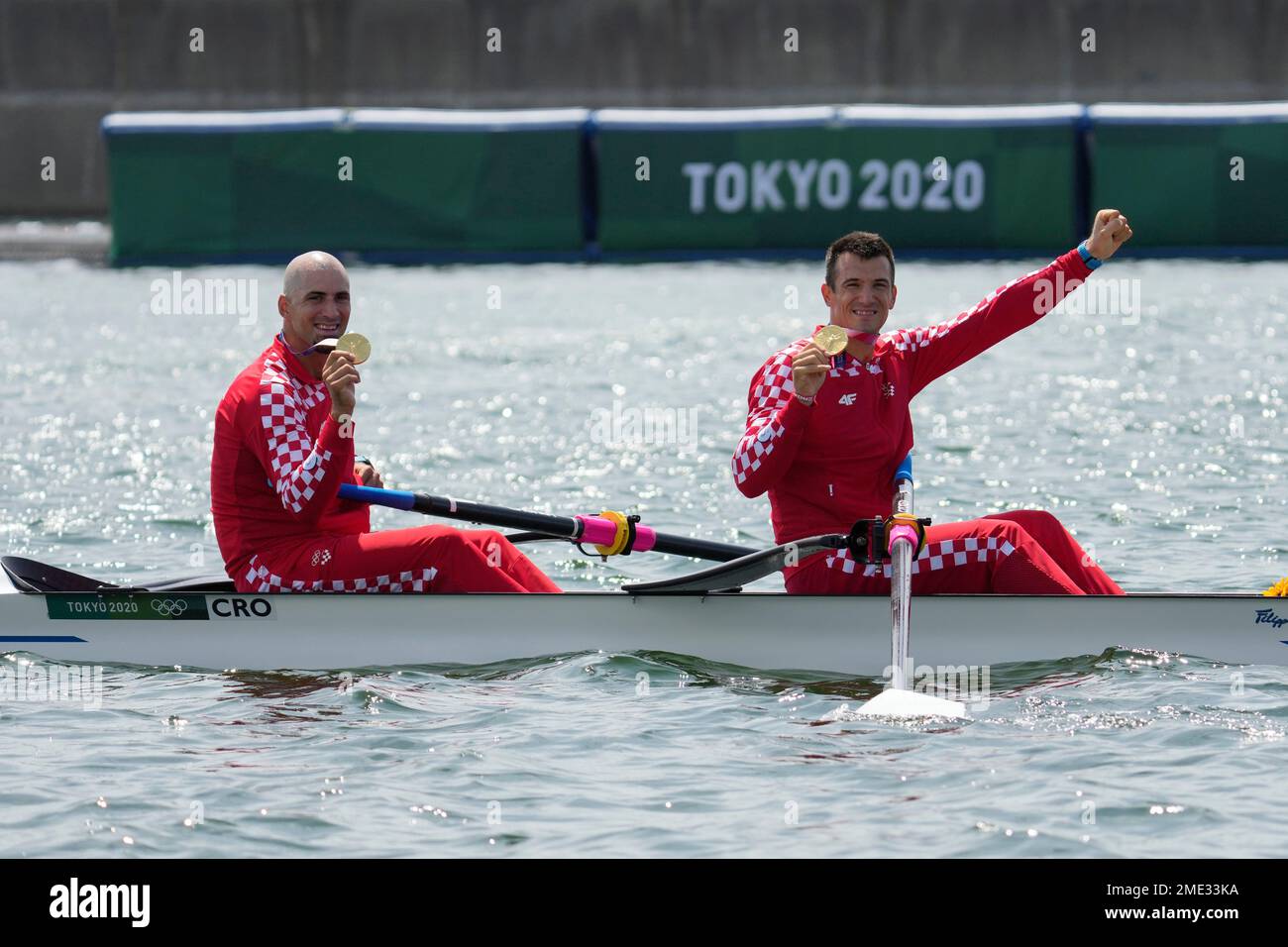 Martin Sinkovic and Valent Sinkovic of Croatia pose with their gold ...