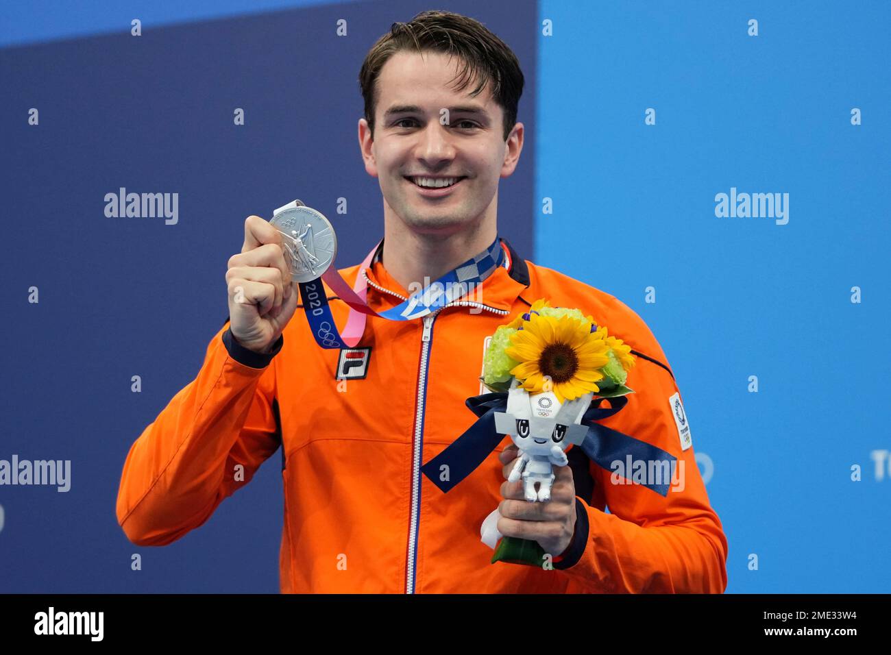 Arno Kamminga of the Netherlands poses with his silver medal after the ...