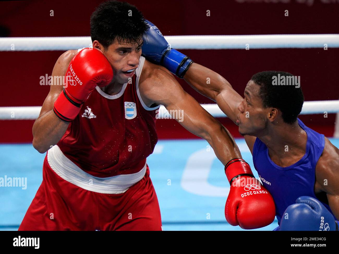 Francisco Daniel Veron of Argentina, left, exchanges punches with ...