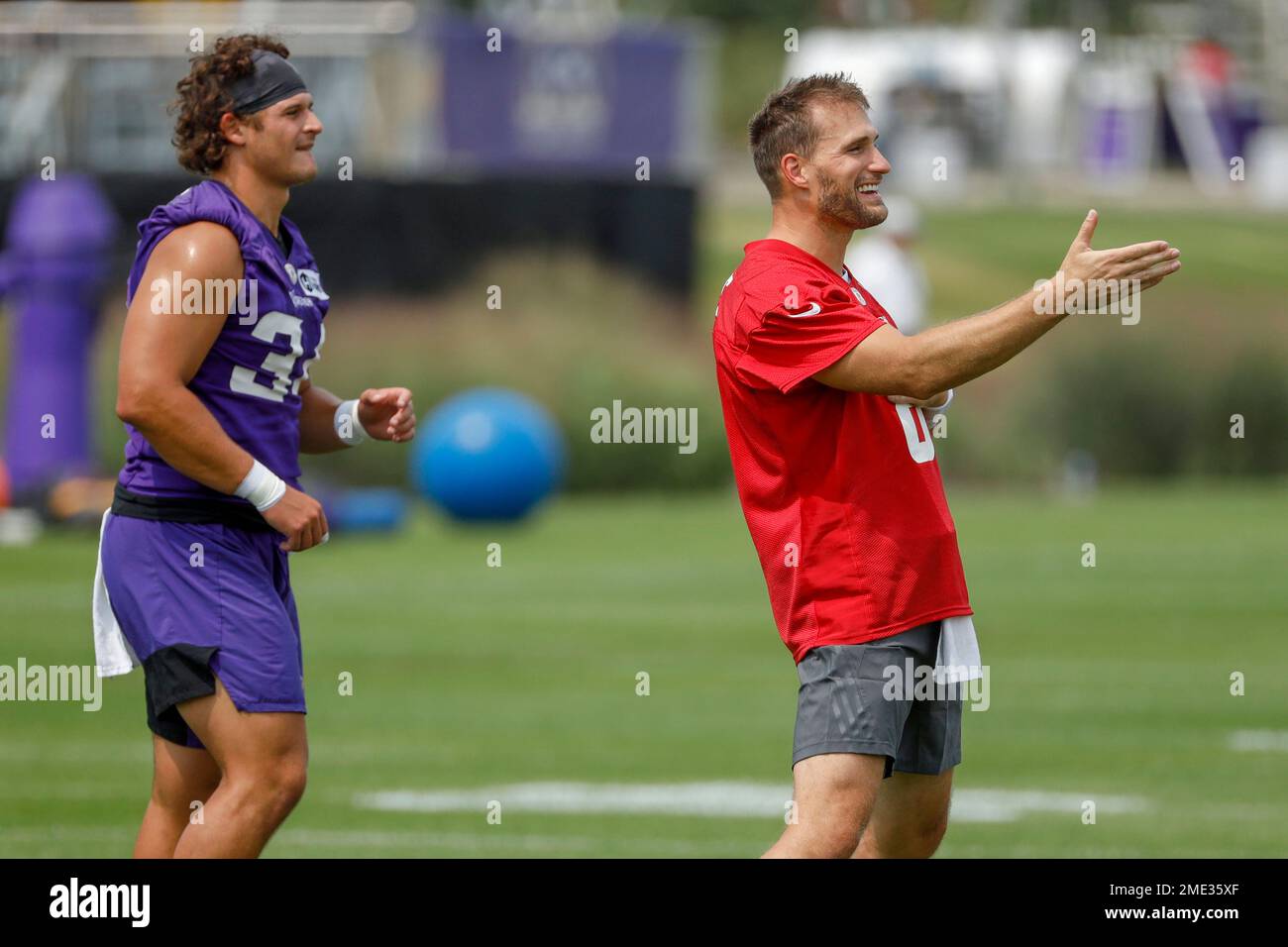 Minnesota Vikings quarterback Kirk Cousins, right, chats while arming ...